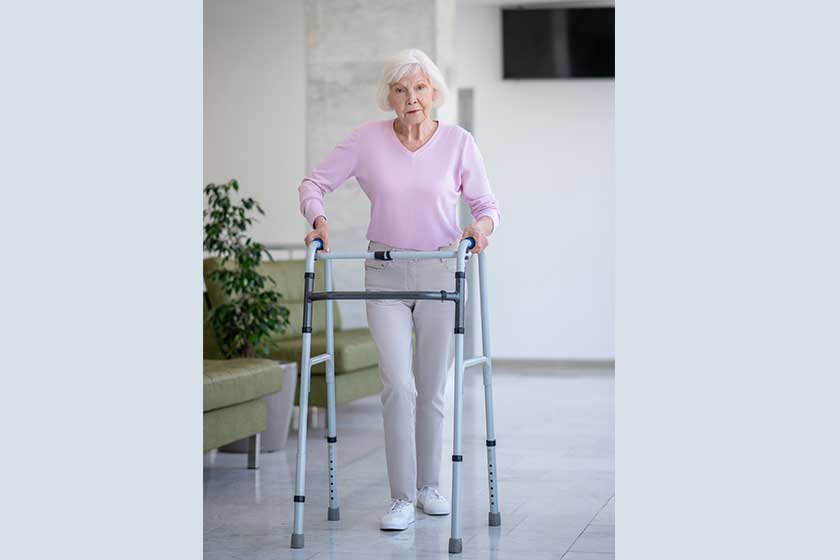 The Benefits of Using a Rolling Walker for Seniors - E-max-scooter.com